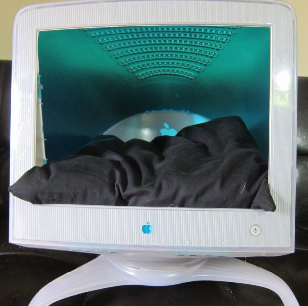 Awesome iMac Upcycled Computer Pet Bed DIY - Greenmoxie™