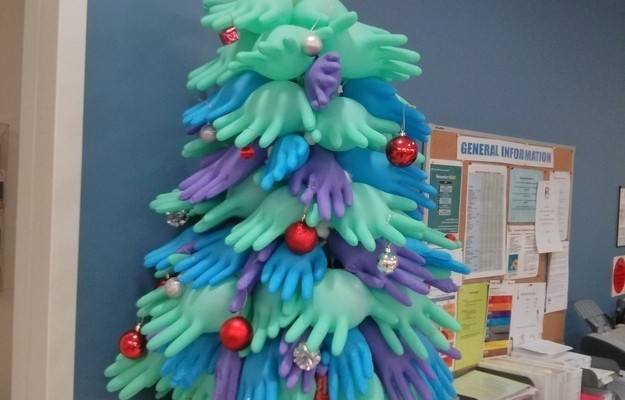 35 DIY Christmas Trees made from Recycled Materials - Greenmoxie™
