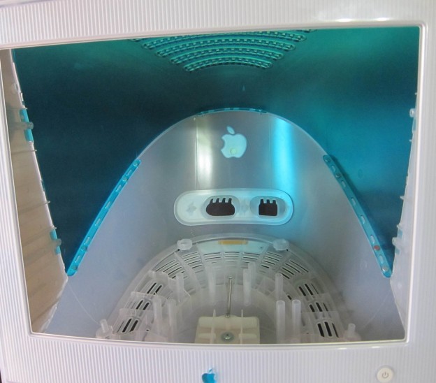 Awesome iMac Upcycled Computer Pet Bed DIY - Greenmoxie™